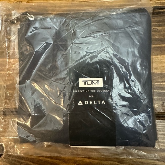 Tumi | Bags | New Delta One Tumi Traveling Soft Case Amenity Kit | Poshmark